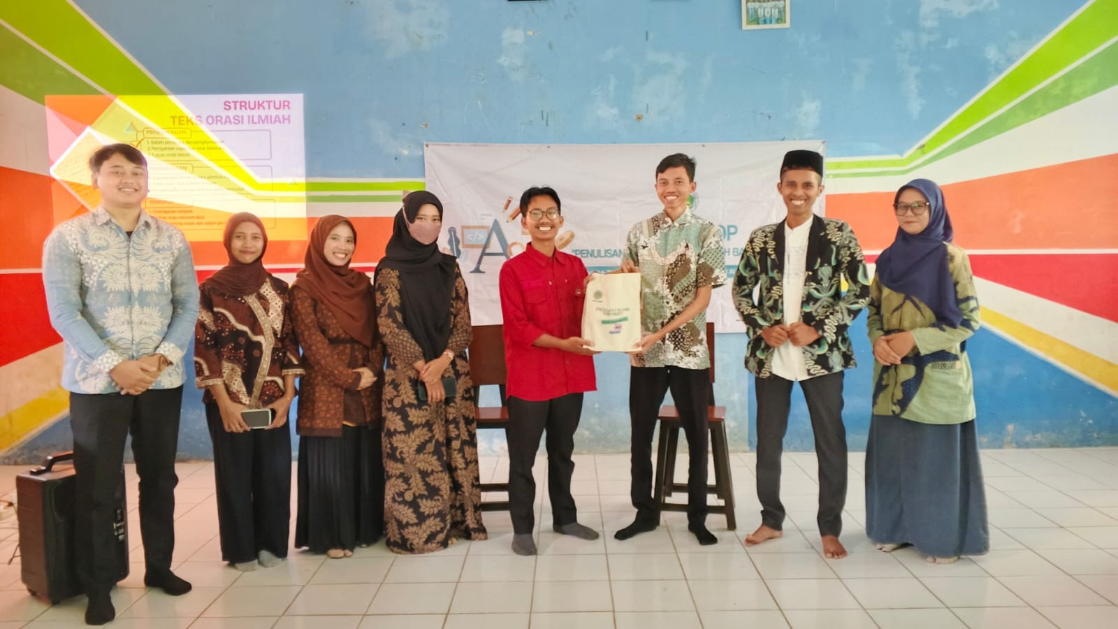 Mahasiswa STITNU Al-Farabi Gelar Workshop Penulisan Orasi Ilmiah di SMK Bakti Karya Parigi ...
